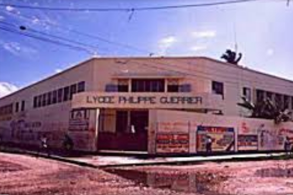 Les enseignants du lycée Philippe Guerrier sont en grève pour réclamer ...