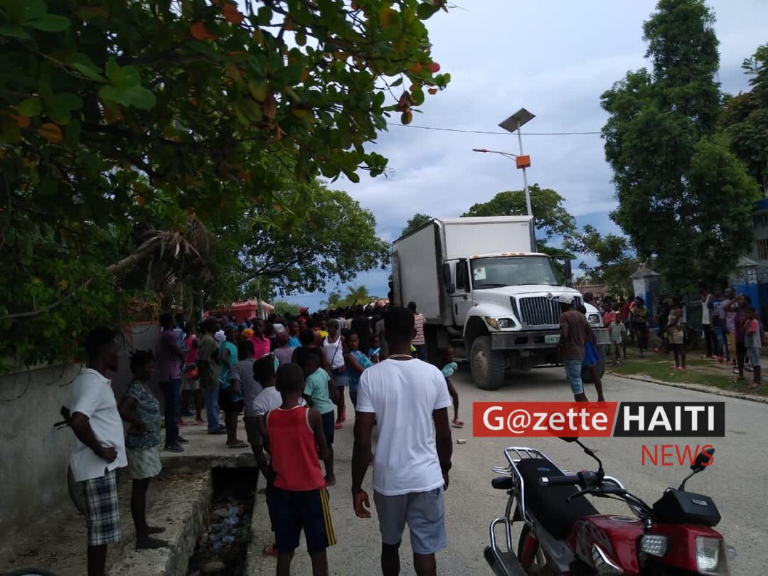 5 jours après le tremblement de terre, l’aide se fait attendre dans la ...