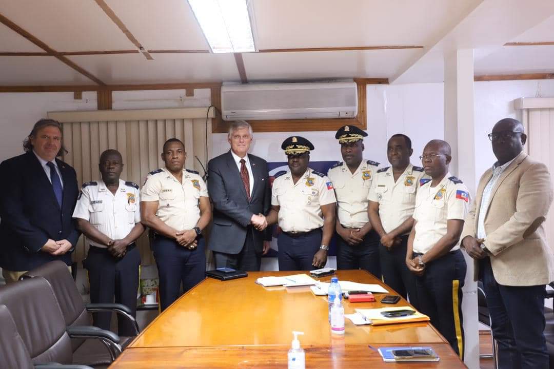 Une délégation d'officiels américains a rencontré le directeur général ...