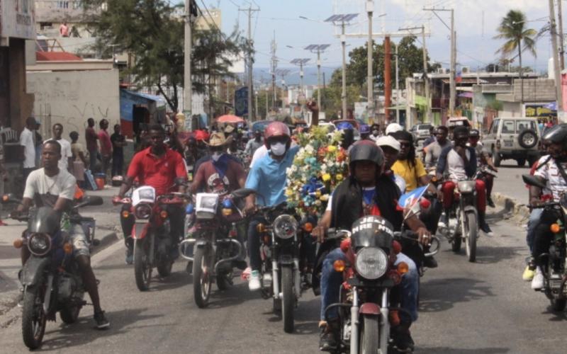 La marche des chauffeurs de taxi-moto dispersée par des hommes armés à ...
